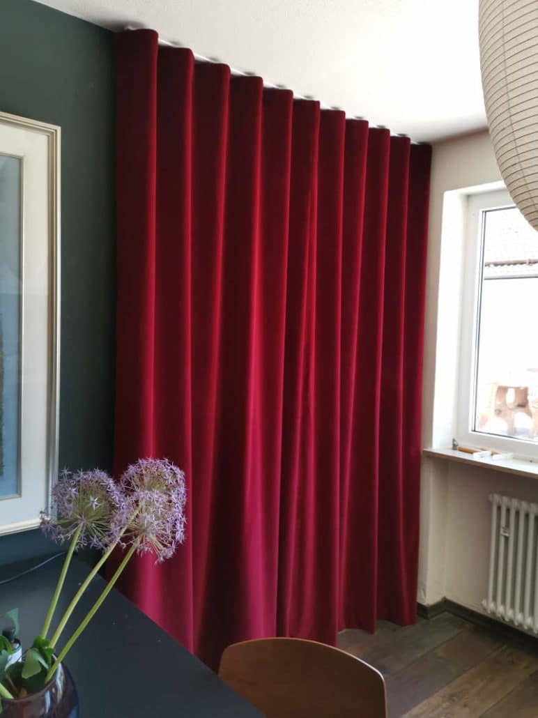 Exklusive Vorhänge aus rotem Samt - von Etro