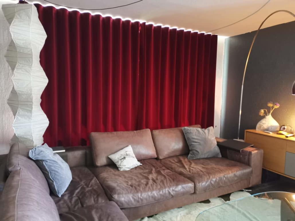 Exklusive Vorhänge aus rotem Samt - von Etro